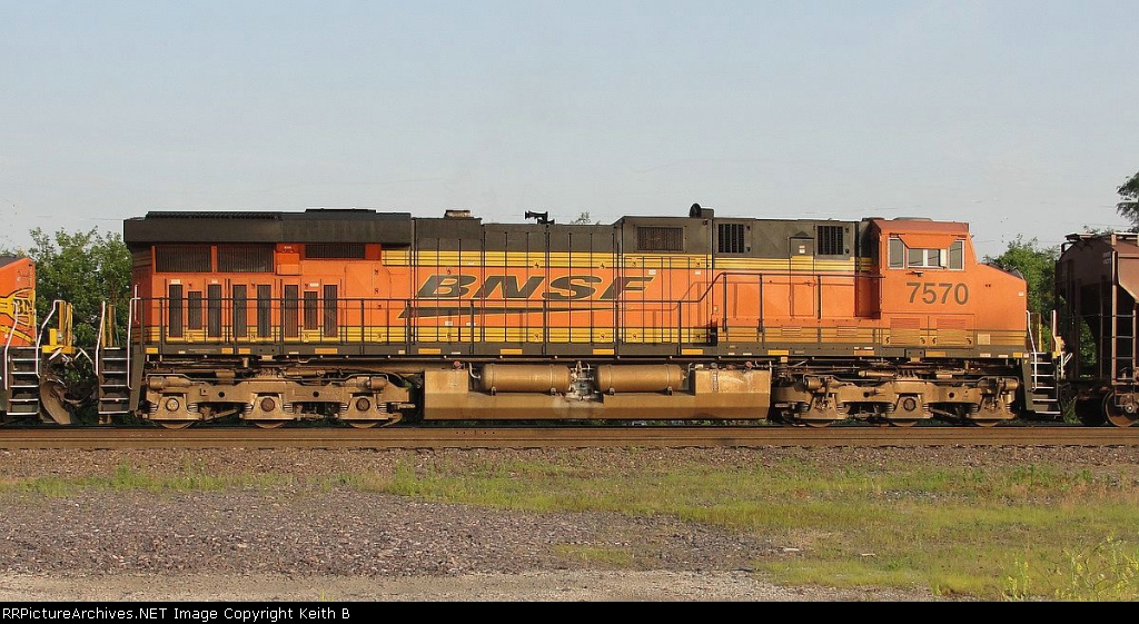 BNSF 7570